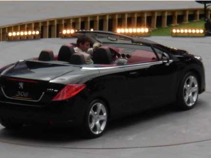 Peugeot 308 - foto spia delle versioni Cabrio e SW