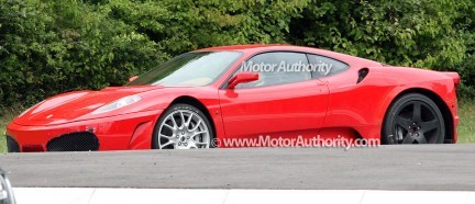 Ferrari: nuove foto spia per l'erede della Enzo - Autoblog