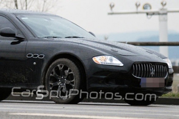 Maserati baby Quattroporte: prime foto spia