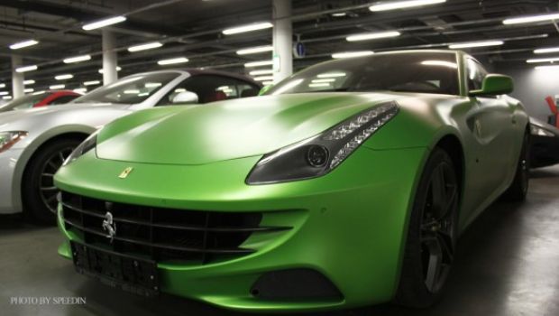 Ferrari FF: vi piace in tinta verde pisello opaco? - Autoblog