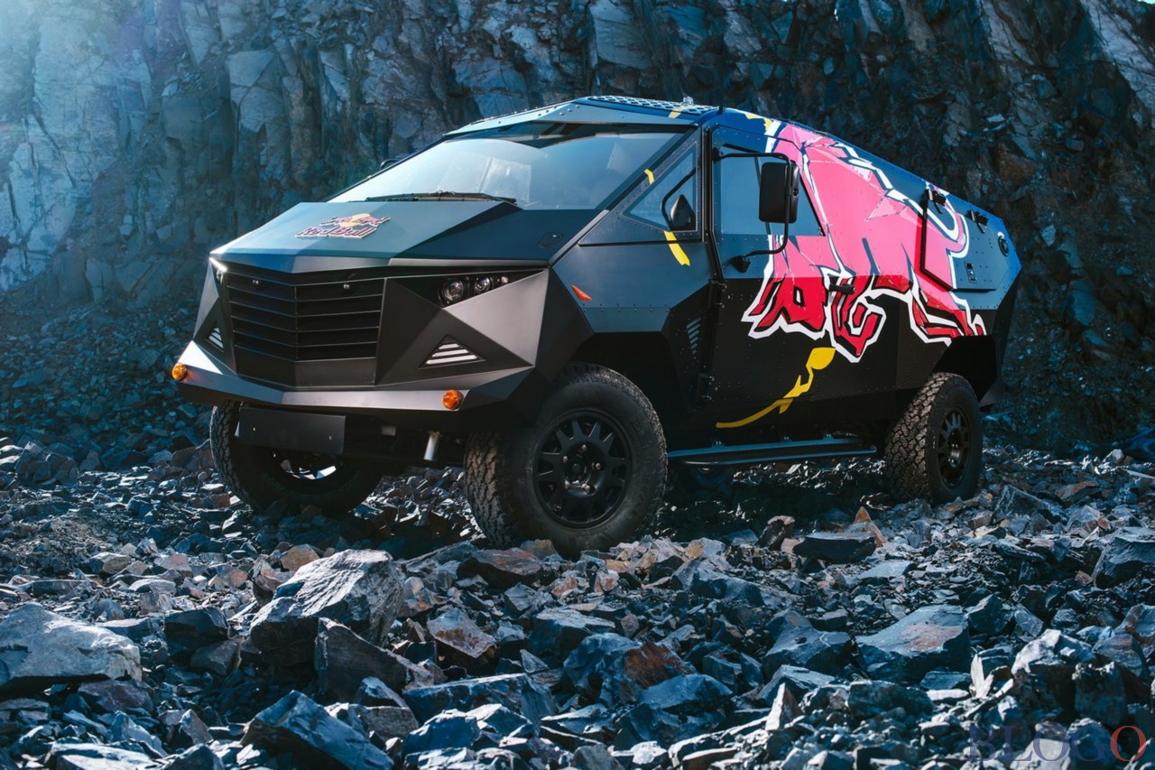 Land Rover Defender Red Bull F-22 Raptor