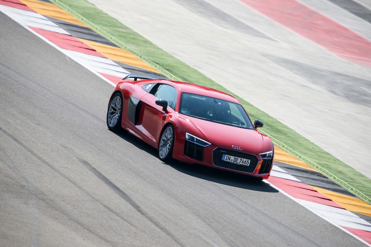 Audi Sport: in pista ad Imola con l'Audi R8 [Video] - Autoblog