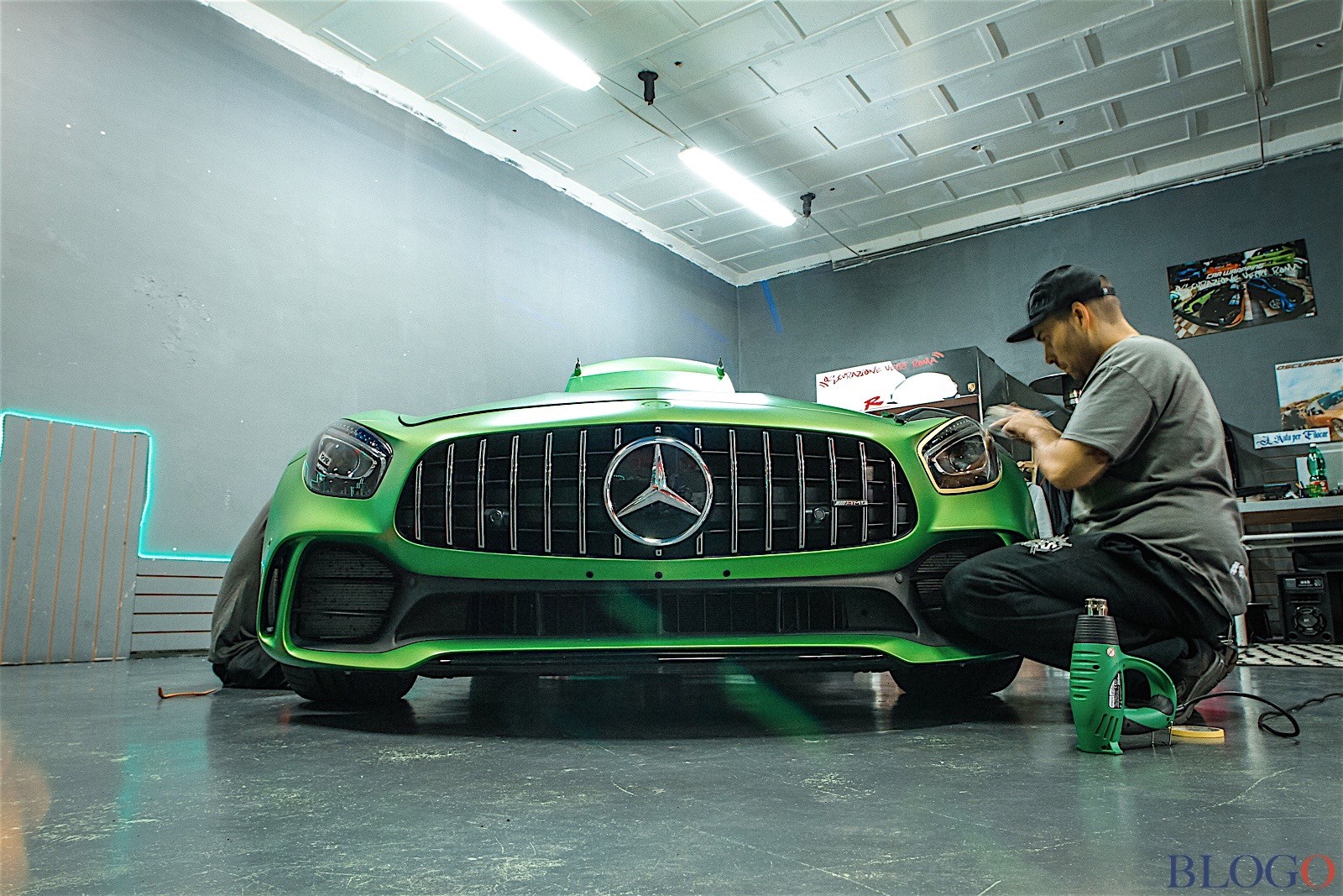 AMG GT R: il backstage del wrapping - Autoblog