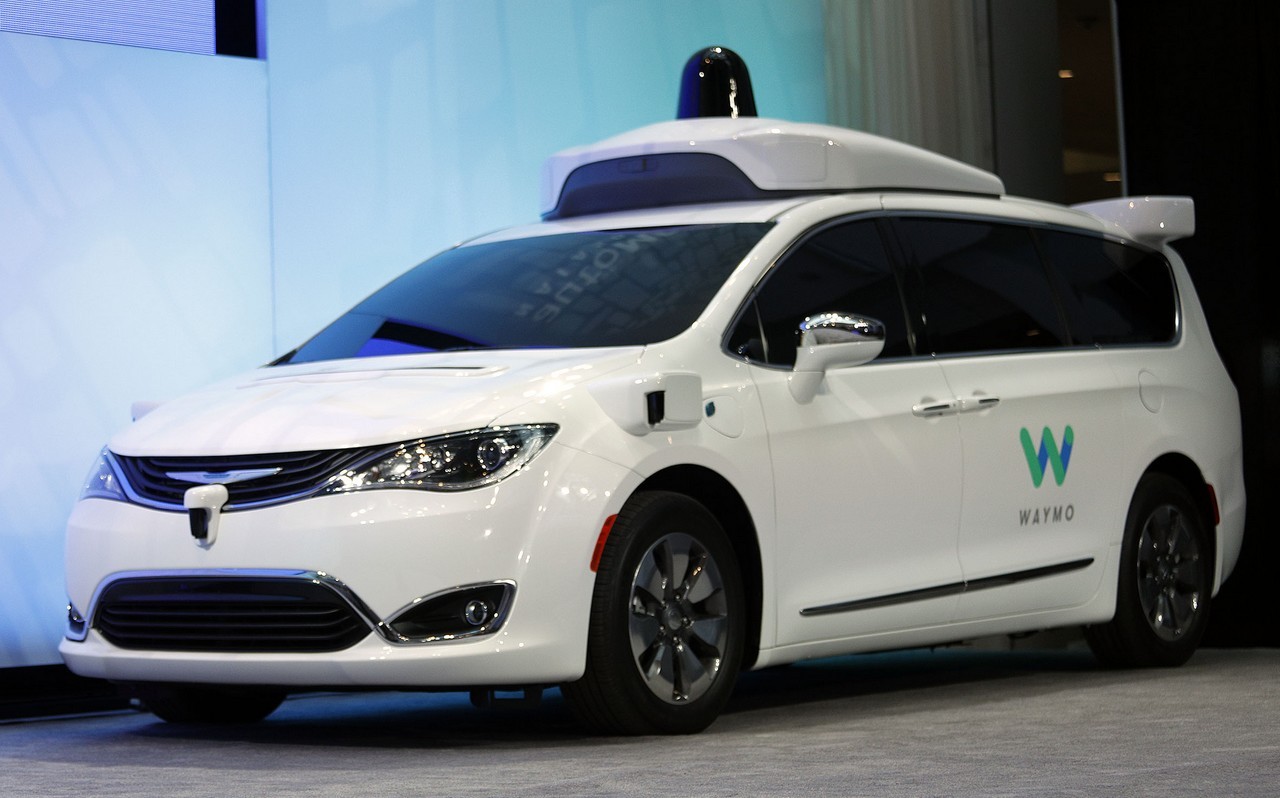 Guida autonoma: per andare a ritirare la spesa, una Chrysler Pacifica ...