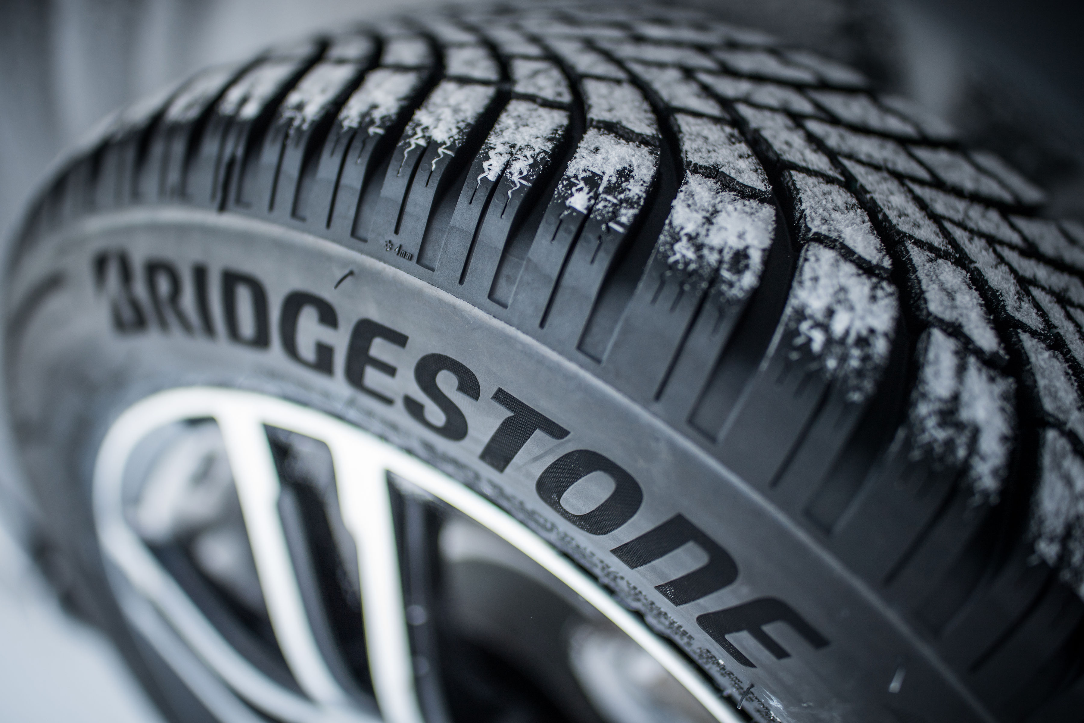 Bridgestone Blizzak LM005: il video del nuovo pneumatico per la neve.