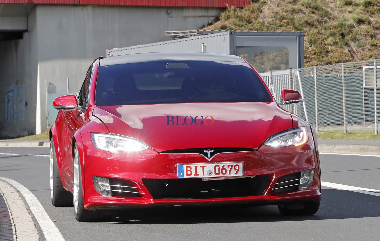 Tesla Model S: preparativi in vista del record al Nurburgring? - Autoblog