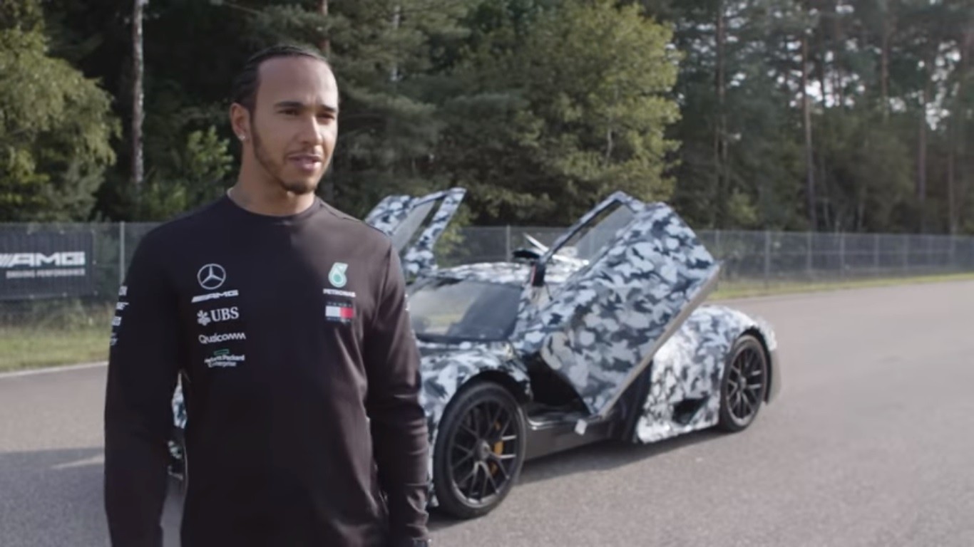 Lewis Hamilton incontra in pista la Mercedes-AMG Project One [Video ...