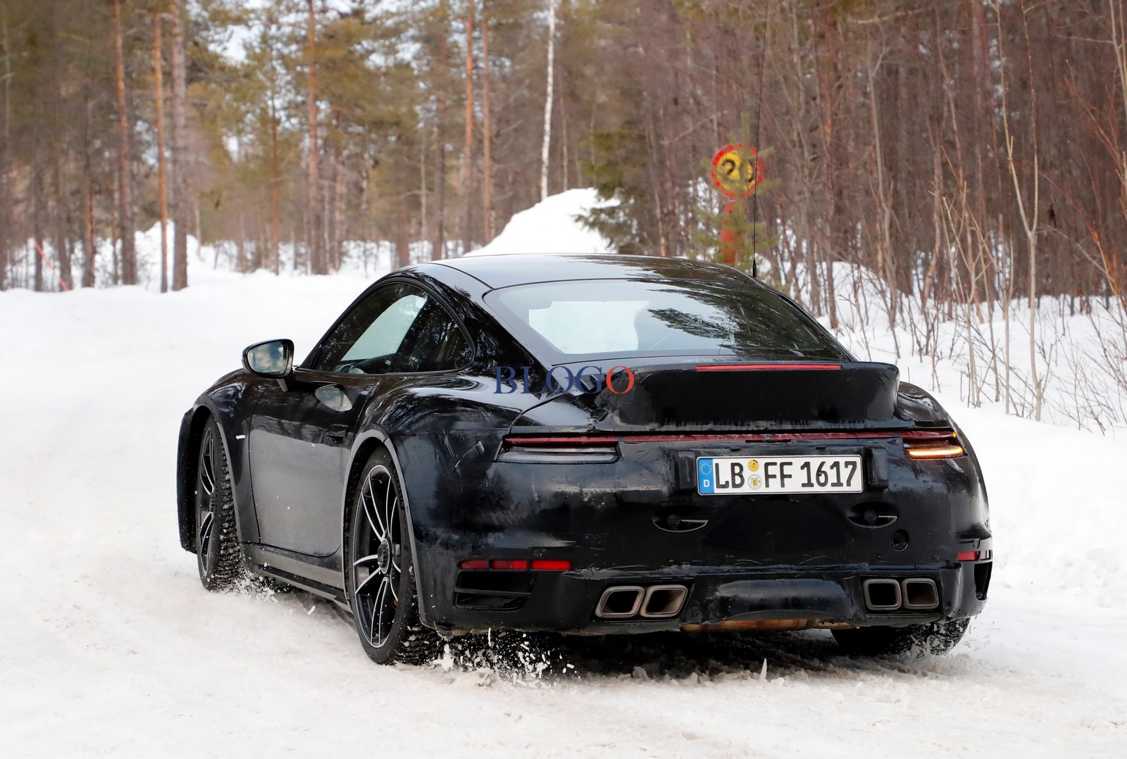 Porsche 911 (992) Turbo: foto spia con Ducktail - Autoblog