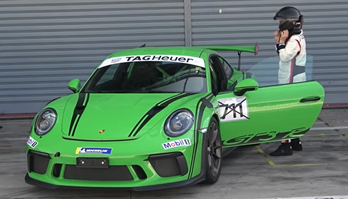 Una nonna che corre con una Porsche 911 GT3 RS? Sì, a Monza [Video ...
