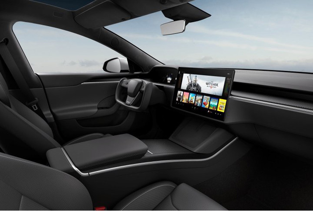 Tesla: l'infotainment per giocare come sulla Play Station 5 - Autoblog