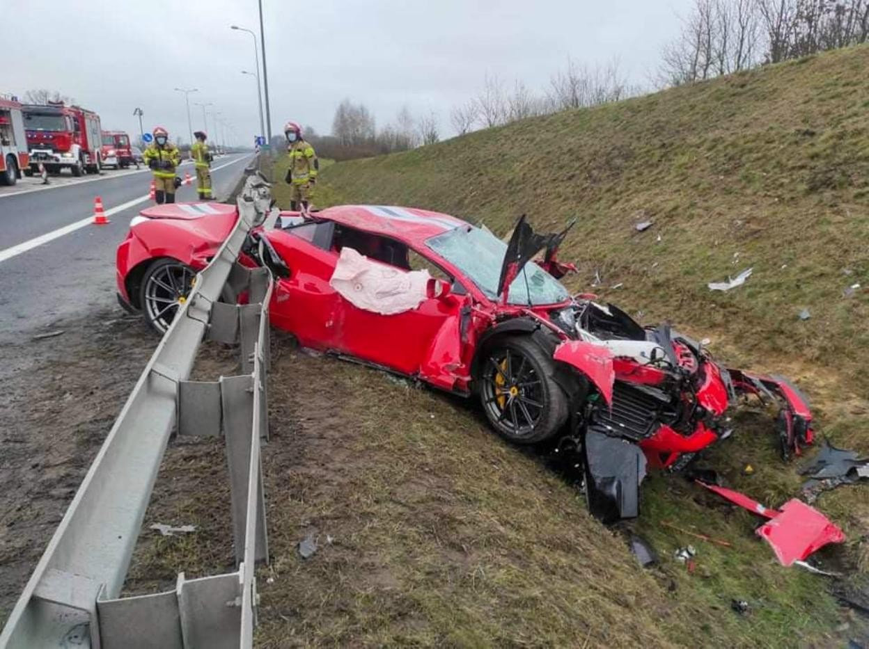 Ferrari 488 Pista completamente distrutta in un incidente in Polonia ...