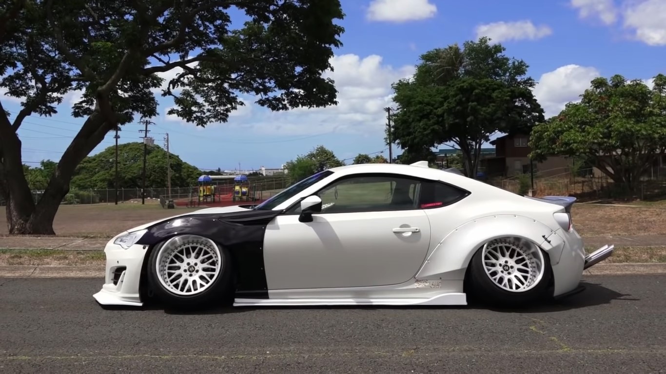 Subaru BRZ: il tuning con le ruote storte (e velocità limitata) | Video ...