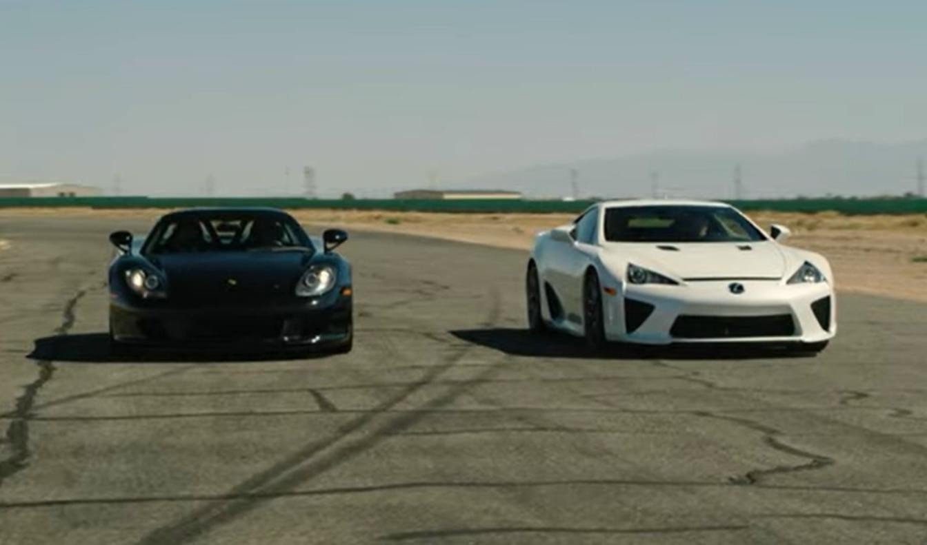 Porsche Carrera GT vs Lexus LFA: che sound nella drag race [Video] - Autoblog