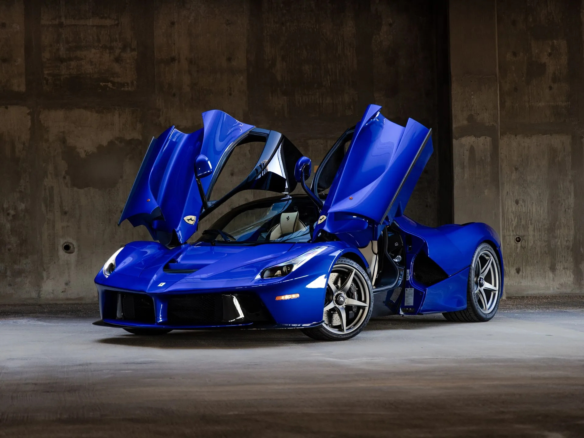Ferrari LaFerrari: all'asta l'unico esemplare blu elettrico - Autoblog