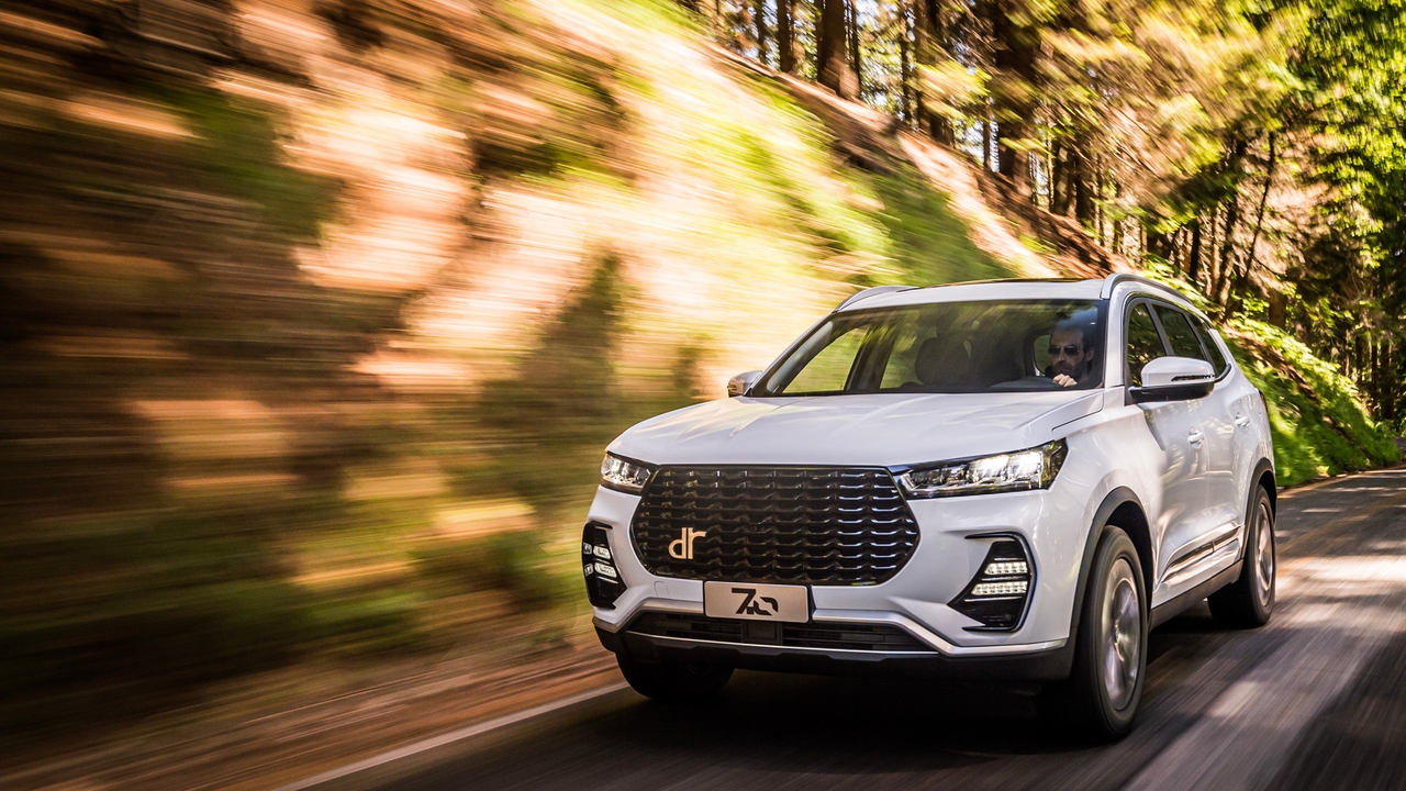 DR 7.0 Turbo: debutta in Italia il nuovo SUV a sette posti [FOTO ...