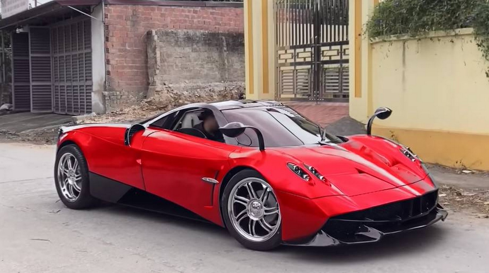 Pagani Huayra: in Vietnam una replica "fai da te" dell'hypercar ...