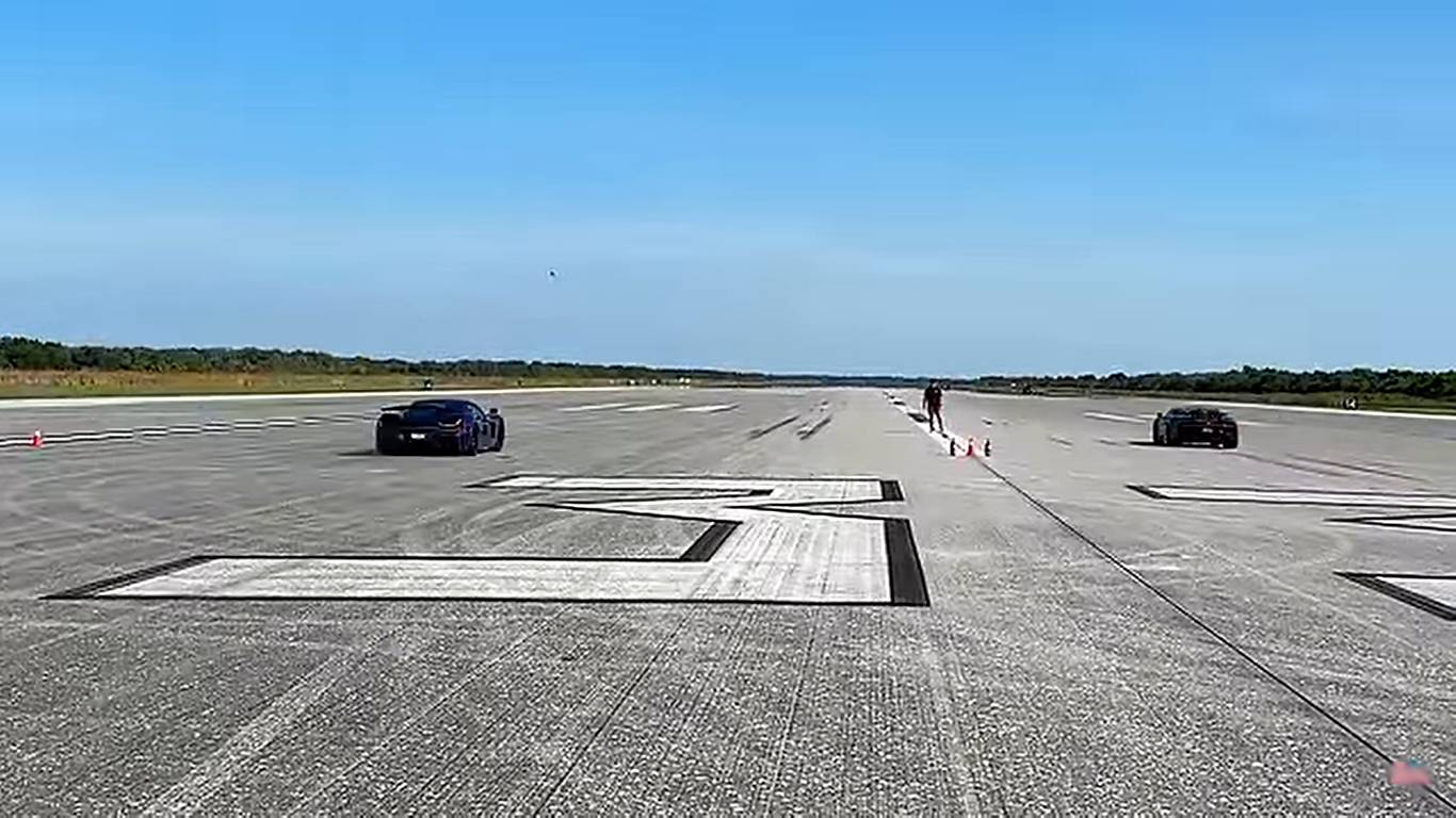 Bugatti Chiron SS vs Rimac Nevera: una drag race stellare | Video ...