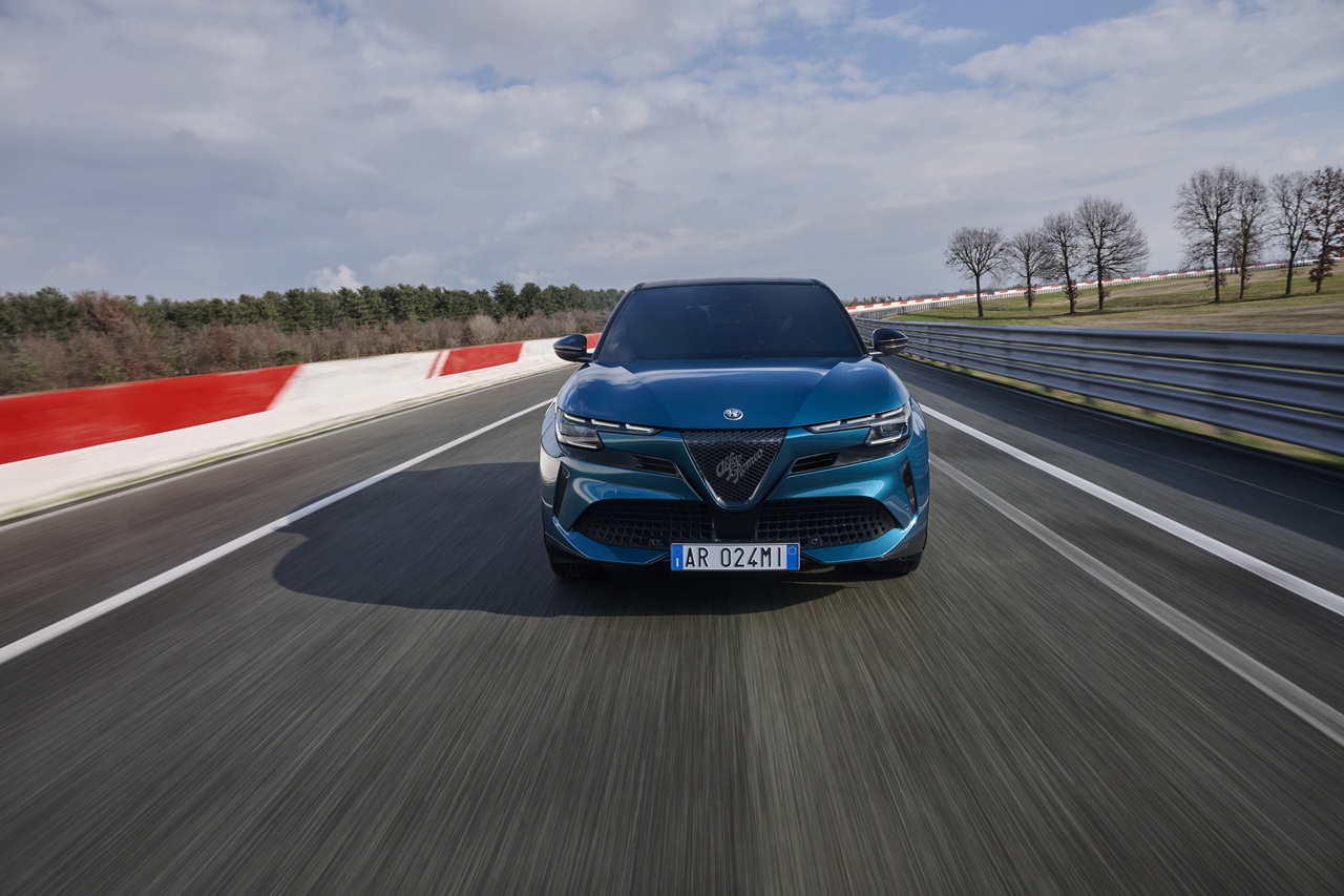 Alfa Romeo serie speciale Intensa: lusso e sportività in edizione limitata