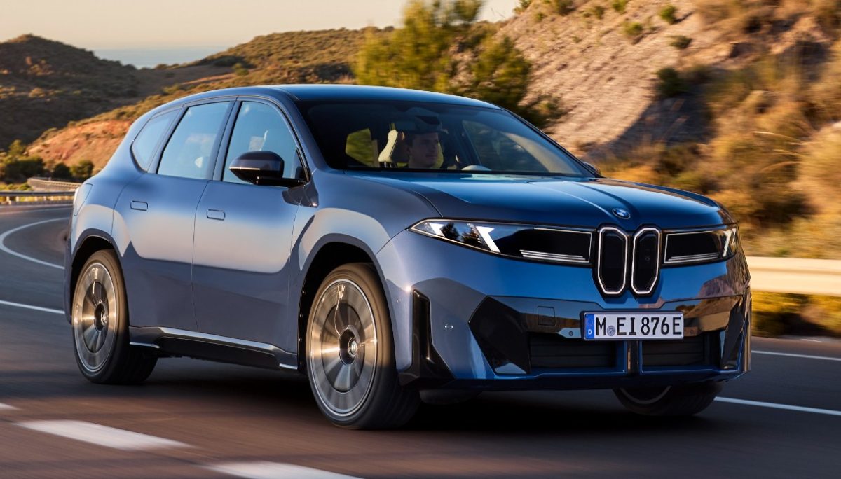 BMW iX3: rivoluzione elettrica e design minimalista per il nuovo SUV bavarese