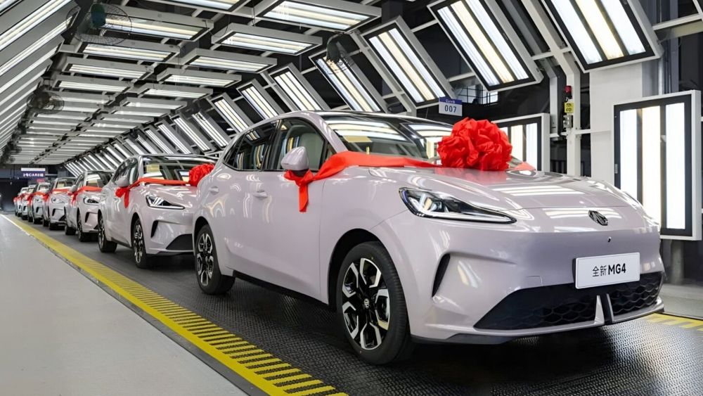 Anna.ralphs video imagine, fit and boasting a juicy rear.