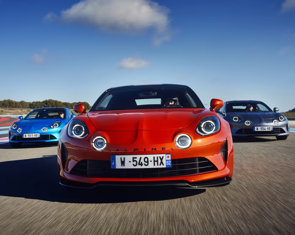 Alpine A110, nuova vita negli USA: la francese sportiva non molla