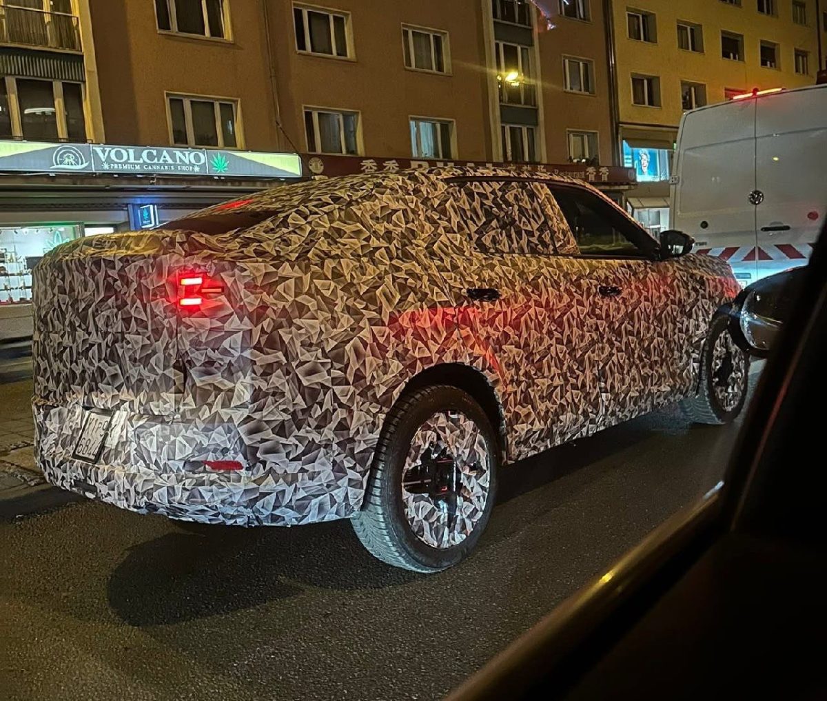 Fiat Fastback, altro sguardo su strada: un vero SUV-coupé