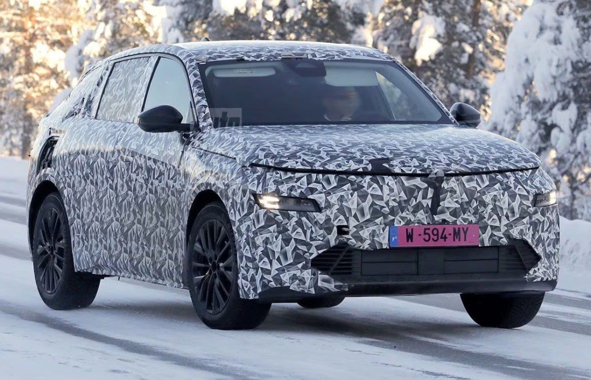 Lancia Gamma, per la prima volta su strada: come sarà l'ammiraglia SUV