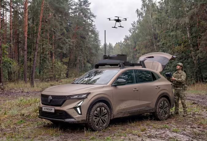 Renault 4Troop, il SUV Rafale si trasforma in veicolo militare - Autoblog