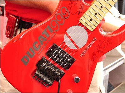 999 Guitar: musica desmodromica - Motoblog