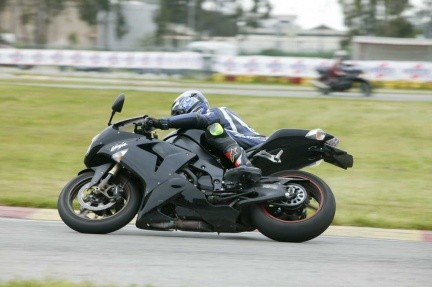 Test ZX10R con scarico HP - Motoblog