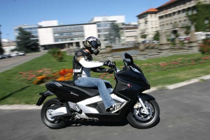 Test novità: Gilera GP 800 - Motoblog