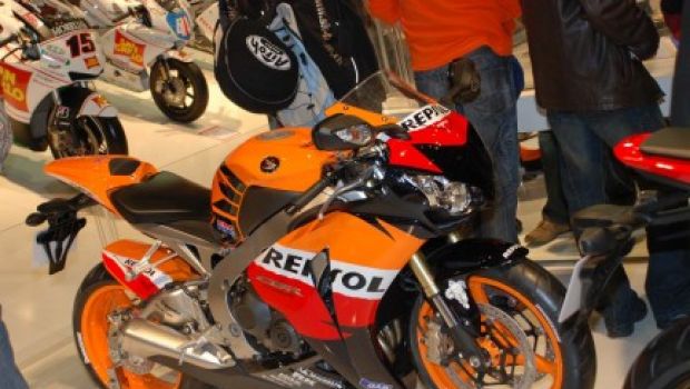 Honda CBR1000RR Fireblade 2009 - Motoblog