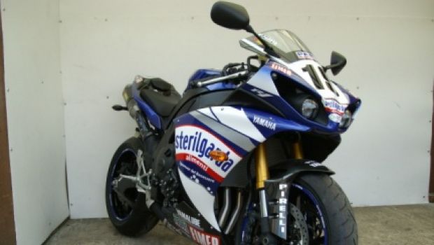 Yamaha YZF-R1 Replica Ben Spies per il mercato inglese - Motoblog