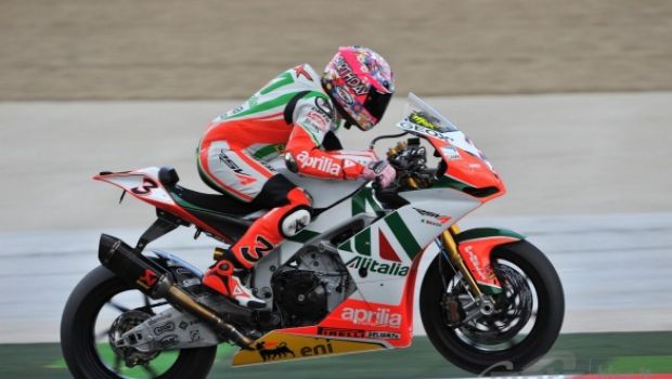 L'Aprilia RSV4 di Max Biaggi, Campione del Mondo Superbike 2010 esposta ...