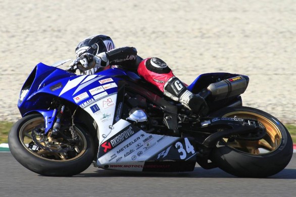 Yamaha R1 Akrapovic Cup 2011 - Motoblog