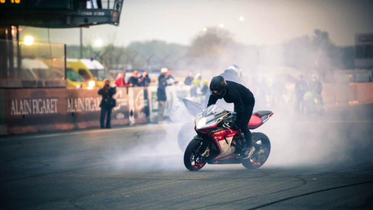 MV Agusta F3 675 Experienced Only per il freestyler francese Thibaut ...