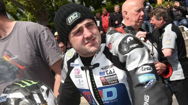 Michael Dunlop con il team Hawk Racing al TT 2016 - Motoblog