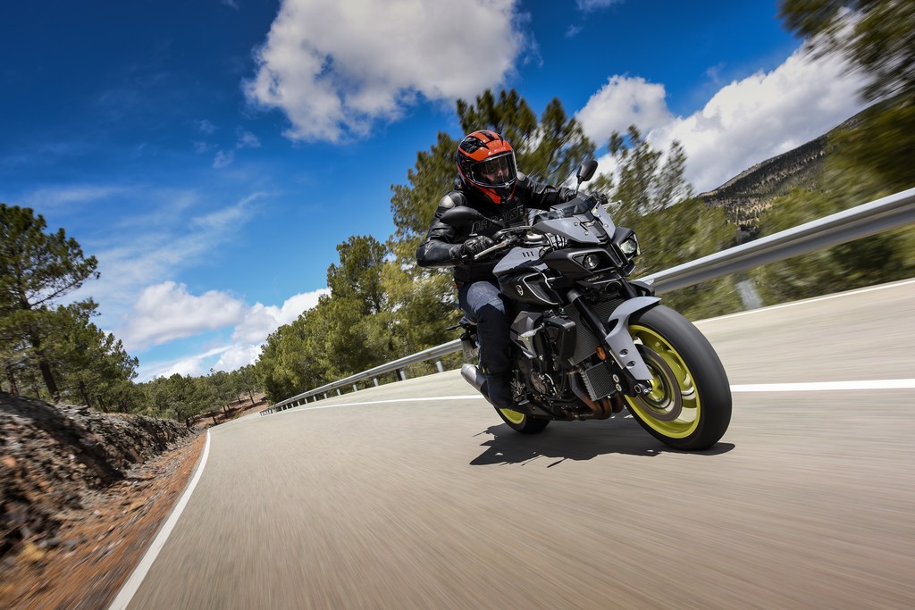 Al Passo del Penice con la Yamaha MT-10 - Motoblog Al Passo del Penice con la Yamaha MT-10 - Motoblog