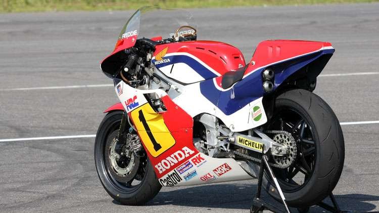Honda NSR 500: il risveglio delle V4 a due tempi [Video] - Motoblog