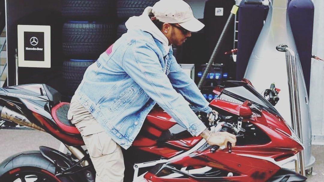 Lewis Hamilton, a Monaco con la MV Agusta F4 LH44 - Motoblog