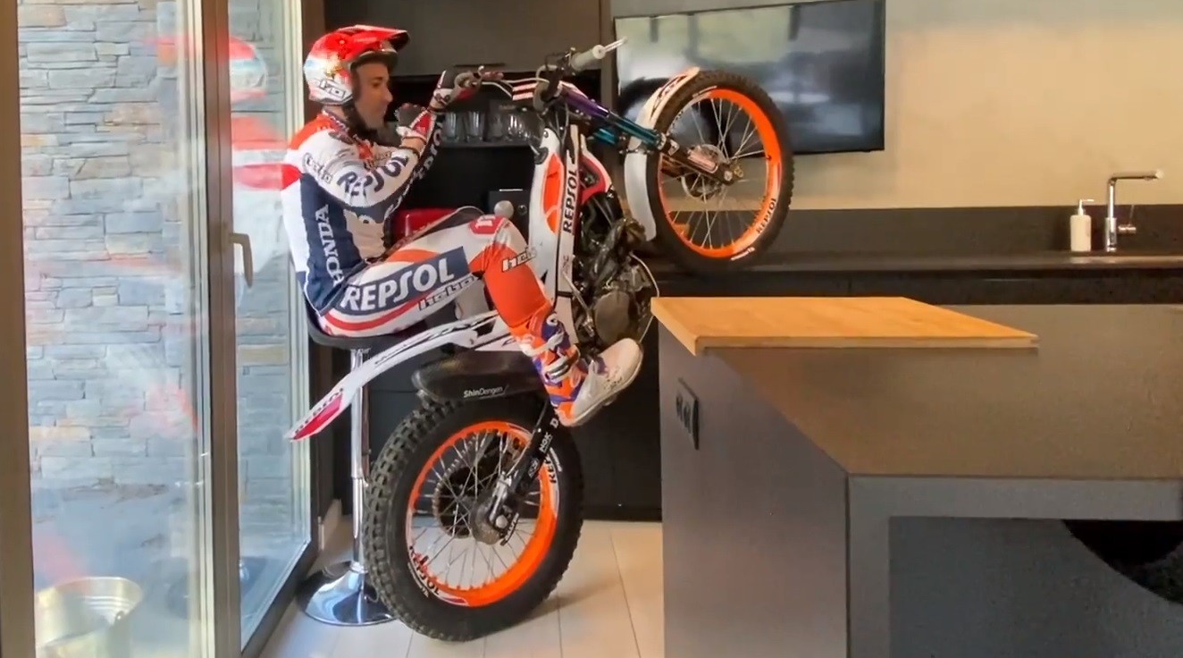 Trial: Toni Bou "resta a casa"... in sella [Video] - Motoblog