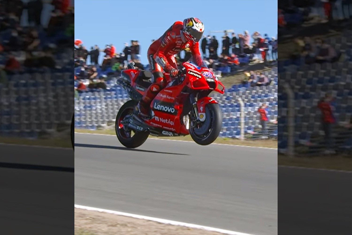 MotoGP, Jack Miller "spicca il volo" sulla sua Ducati (Video) - Motoblog