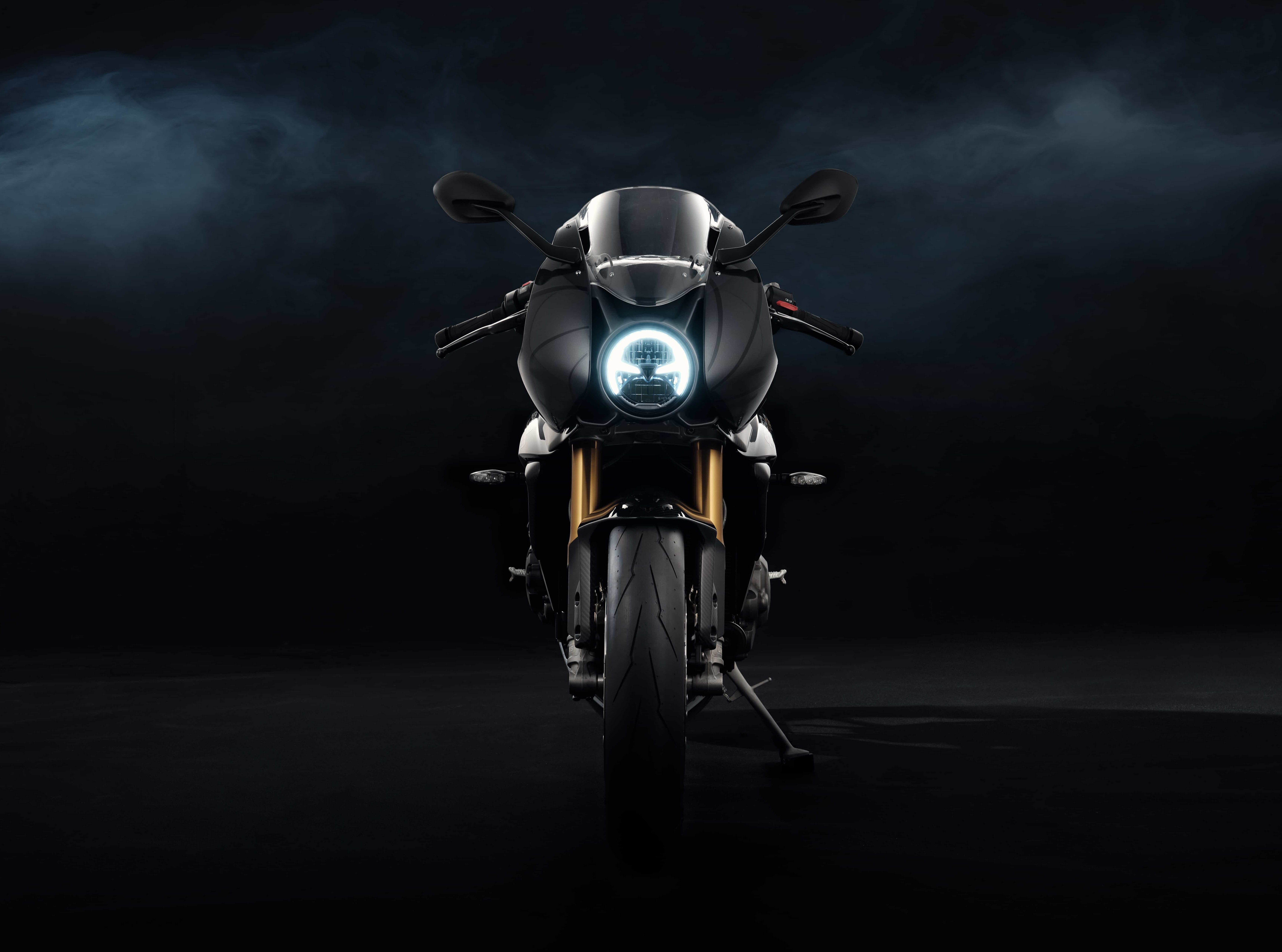 Triumph Speed Triple 1200 RR Bond Edition: foto