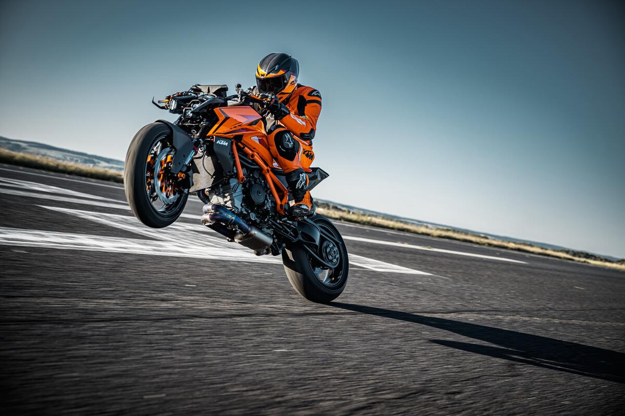KTM 1390 Super Duke R ed R Evo 2024: svelate le nuove naked da 190 CV ...