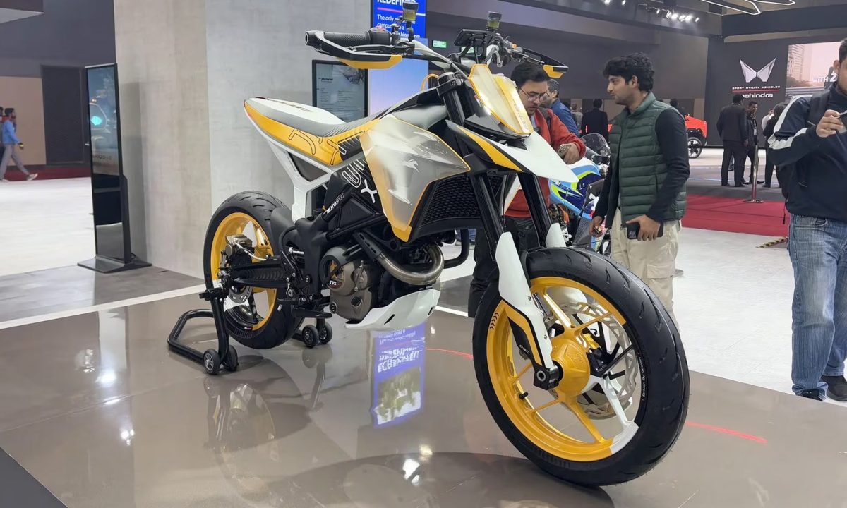 TVS RTS X Supermoto: la 300 cc sfida i giganti delle 2 ruote
