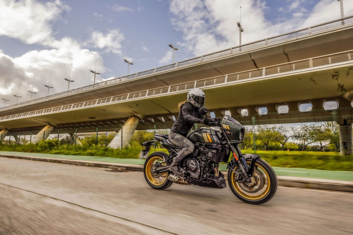 Nuova Suzuki GSX-8TT 2025: prezzo, motore e caratteristiche