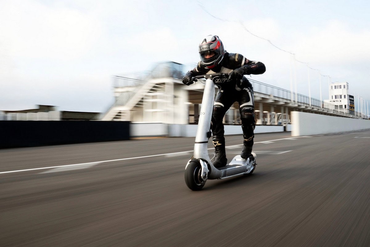 Bo Turbo: monopattino sportivo che sfida la velocità delle supercar
