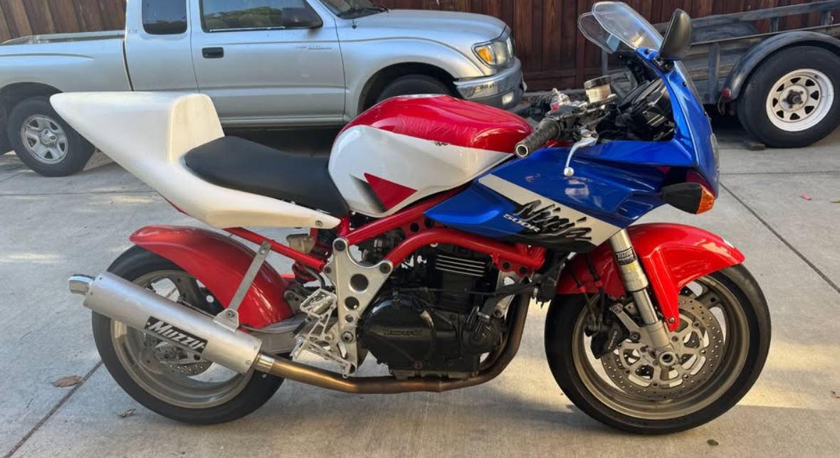 Kawasaki EX500 AK-1: scheda tecnica, prezzo e storia