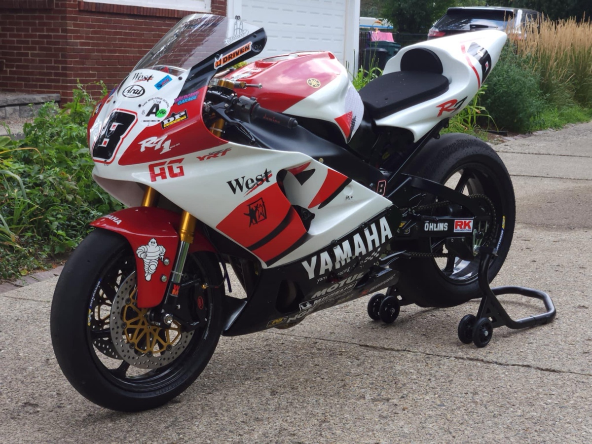 Yamaha R1-7 OW-02: Il restomod che omaggia la leggendaria R7
