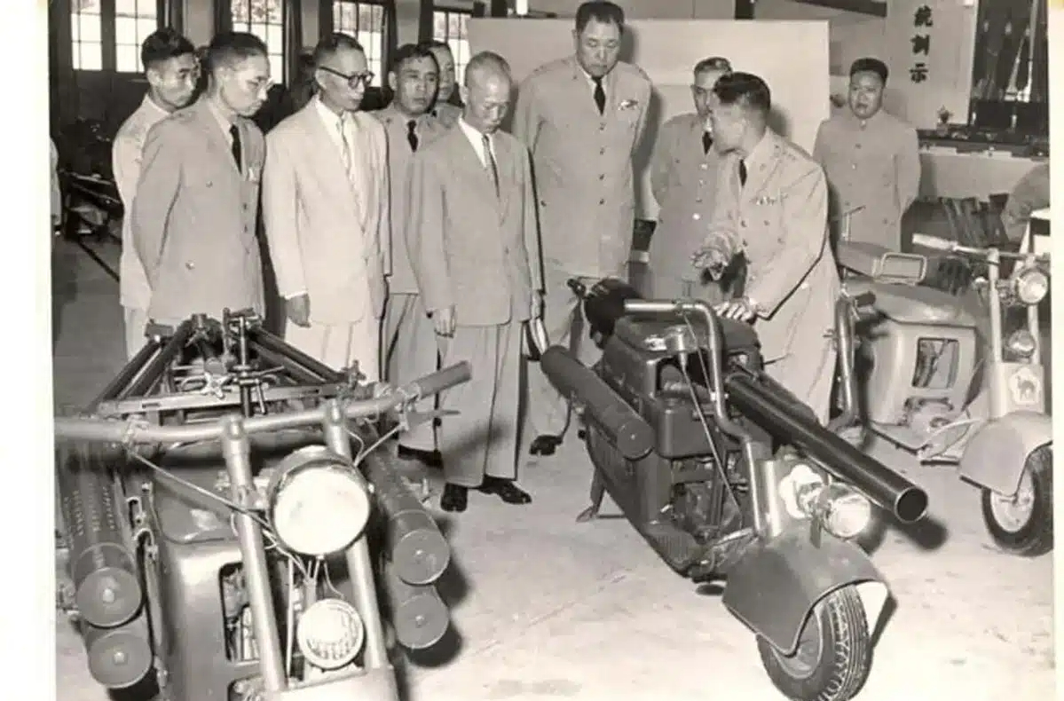 Scooter da guerra: l’incredibile progetto Vespa 150 TAP